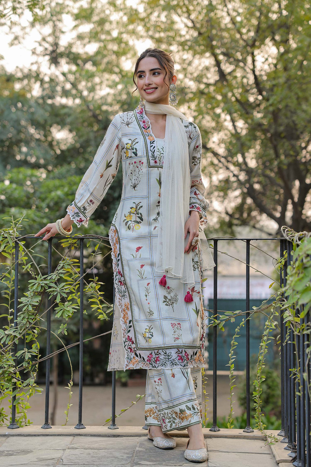 Buy Three-Piece Suit For Women | Ethnic Wear - Freyaa